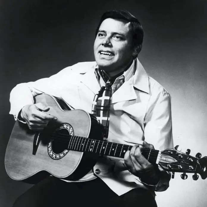 Tom T. Hall - (Old Dogs, Children And) Watermelon Wine