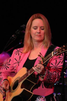 Becky Hobbs And Heather Myles - Great Balls Of Fire