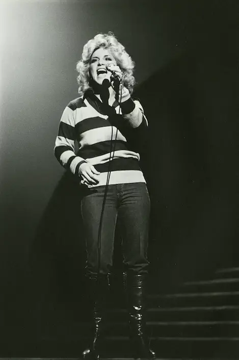 Barbara Mandrell – (If Loving You Is Wrong)