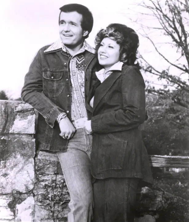 Bill Anderson and Mary Lou Turner That's What Made Me Love You